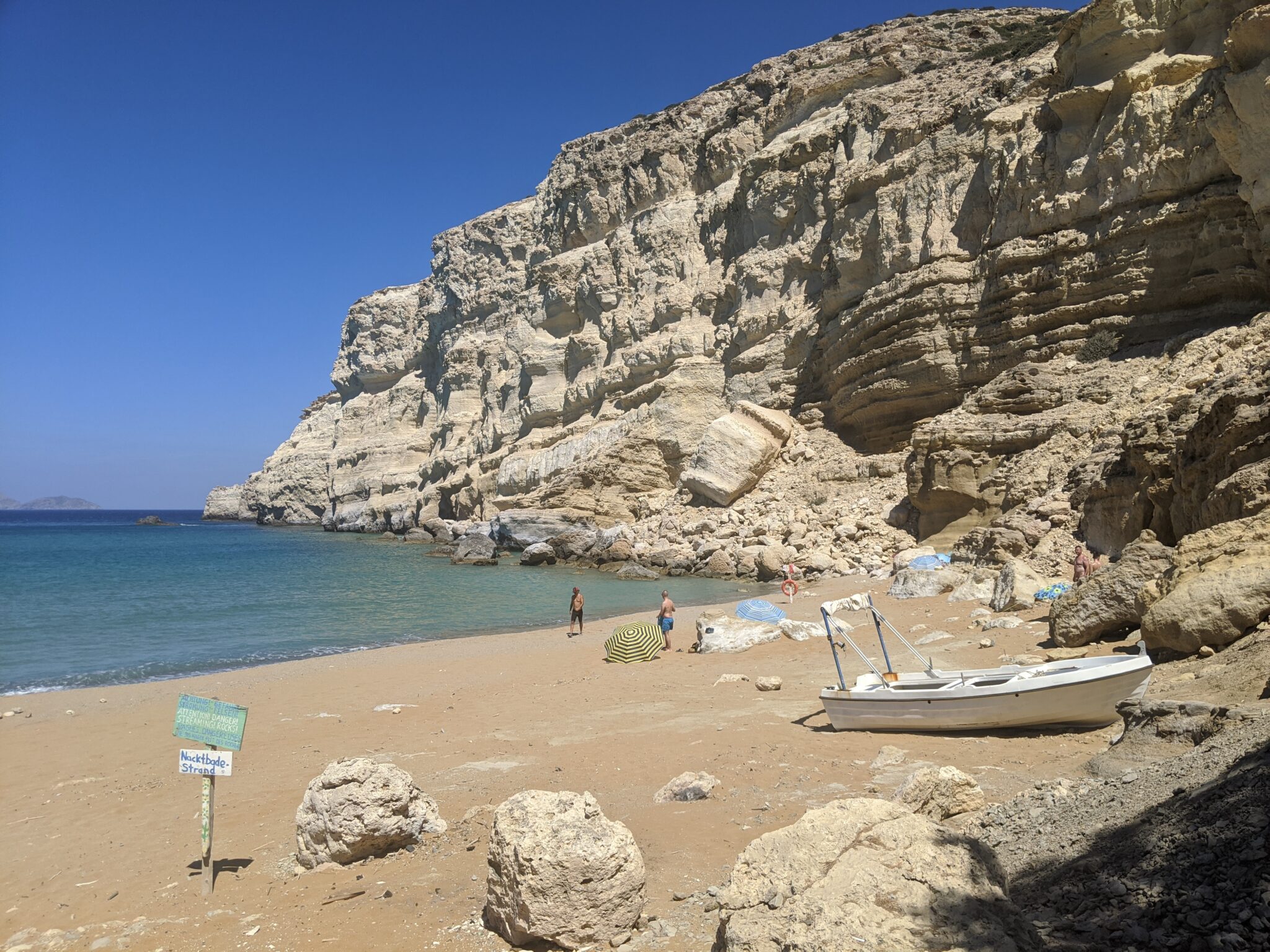 Que faire à Matala en Crète ? Plage, grotte et ambiance bohème ...