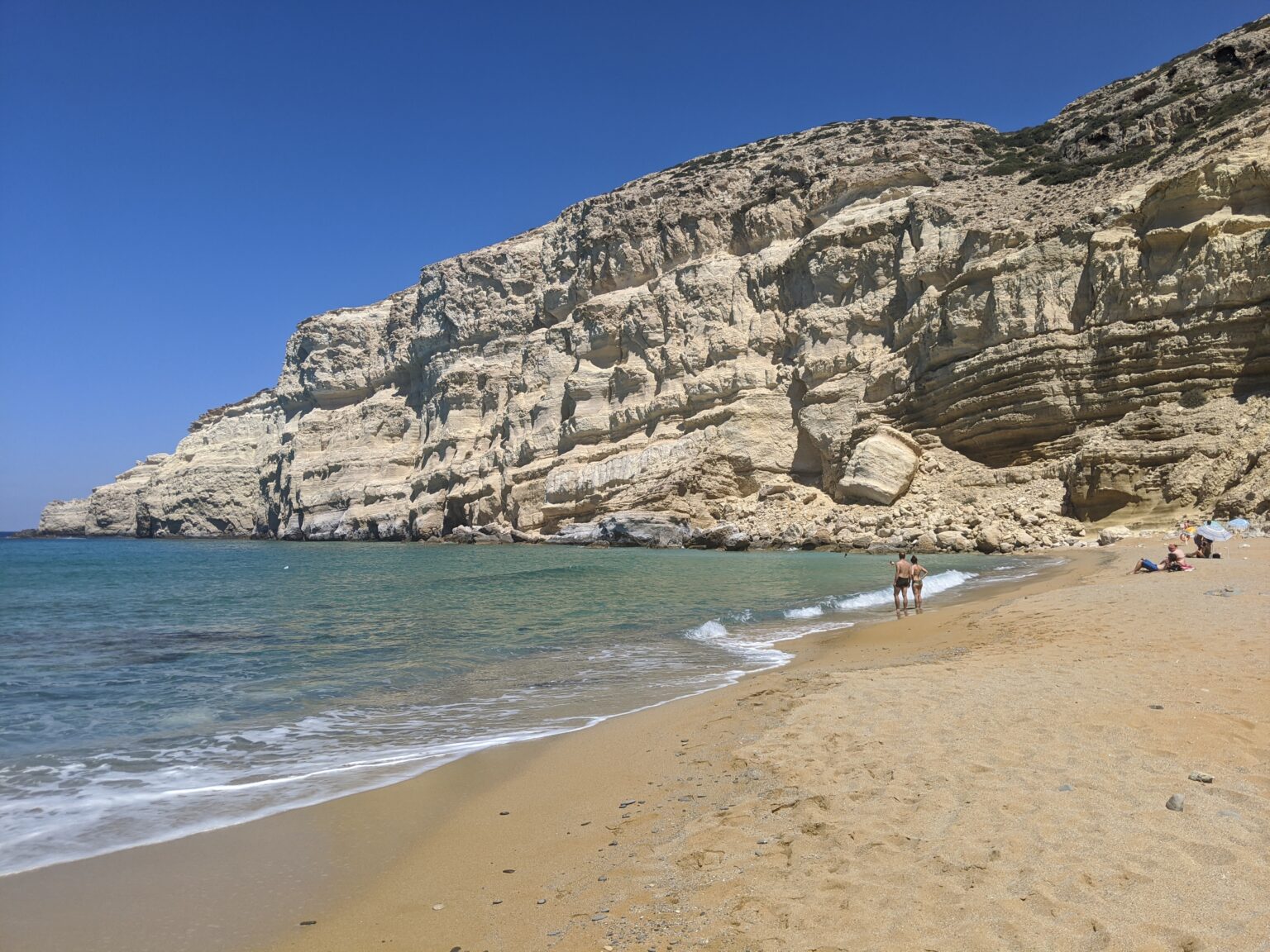 Que faire à Matala en Crète ? Plage, grotte et ambiance bohème ...